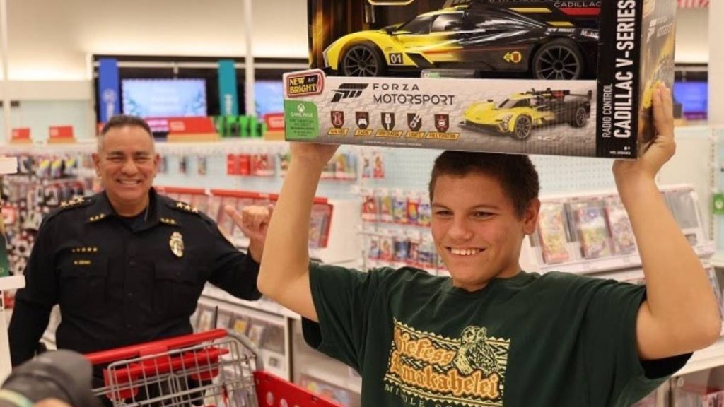 Spreading holiday cheer to keiki in need : Kauai Now