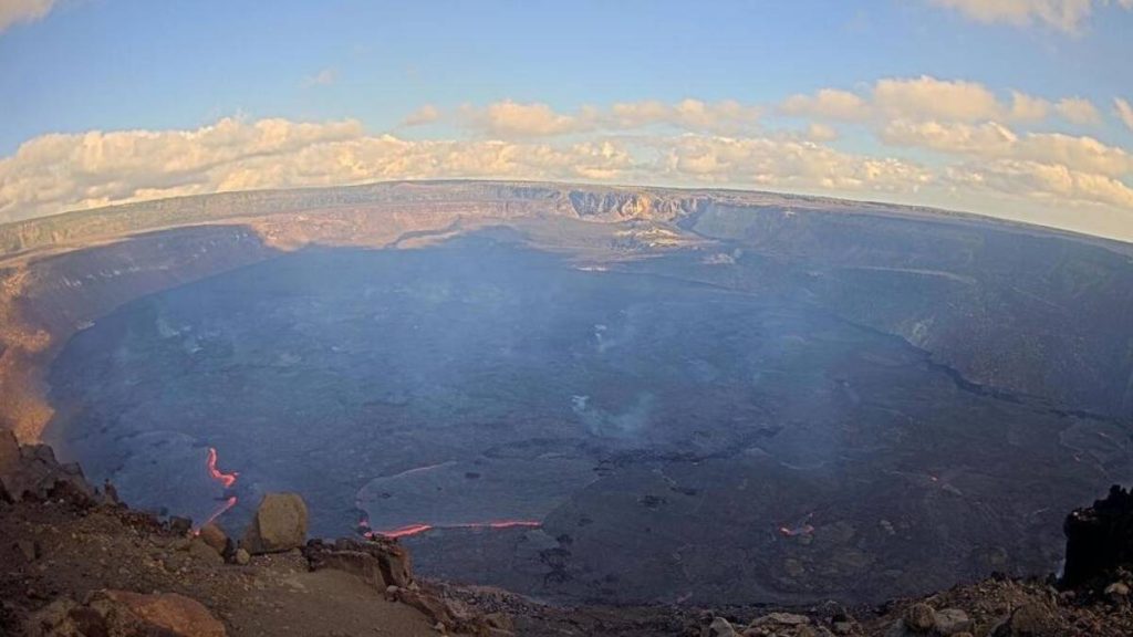 Second phase of Kīlauea summit eruption pauses little more than 24 hours after it began : Kauai Now