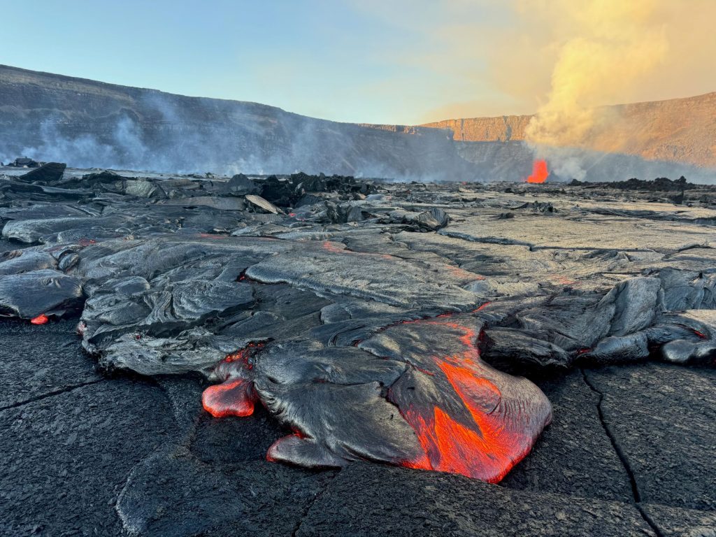 Summit eruption of Kīlauea volcano on Big Island pauses for third time ...