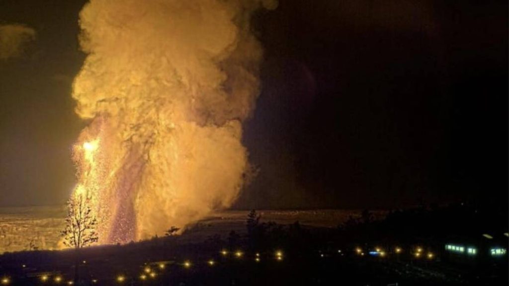 Lava geysers hit new heights during Episode 35 of Kīlauea eruption; one ...
